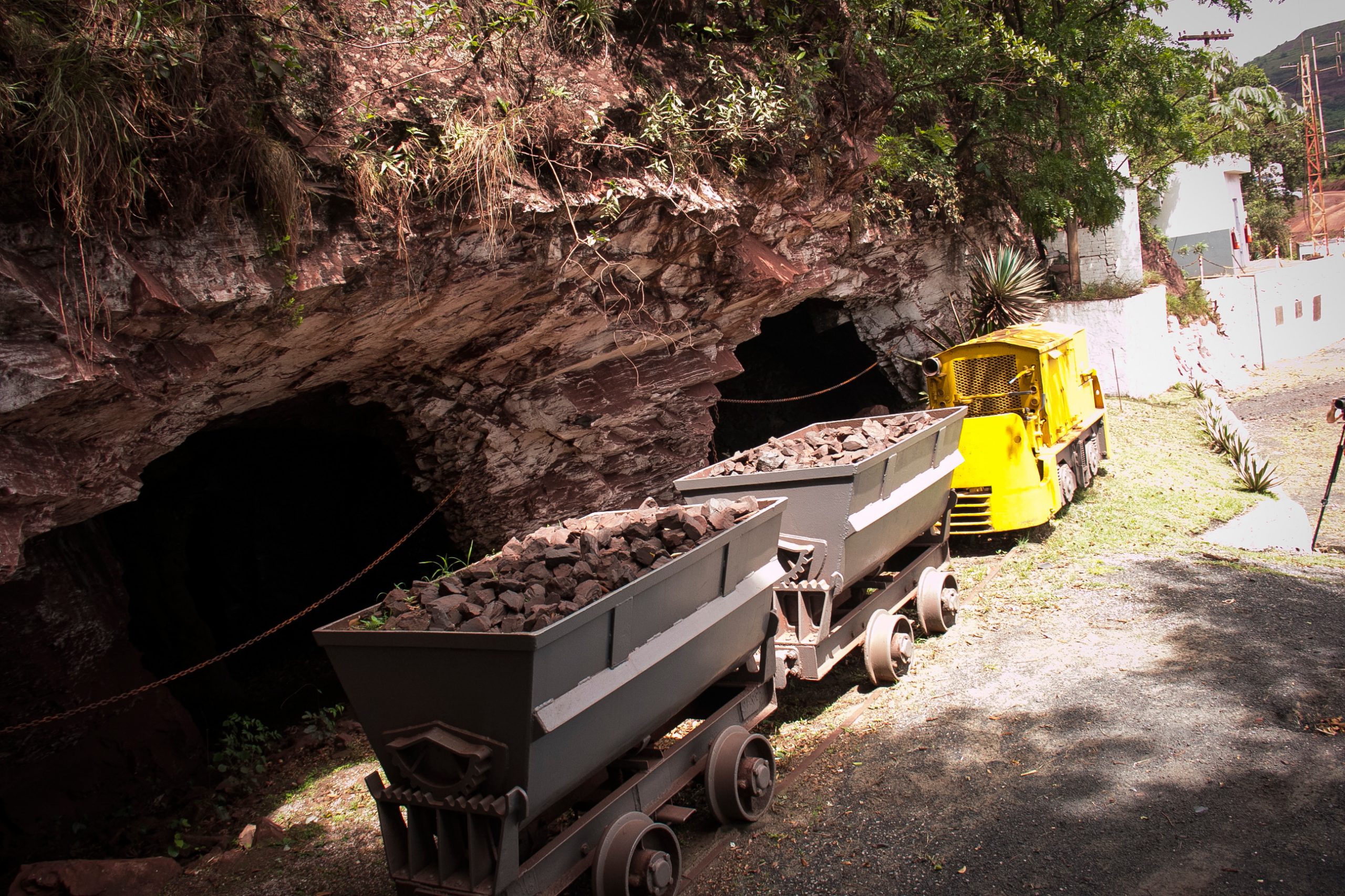 Lhg Mining - J&F